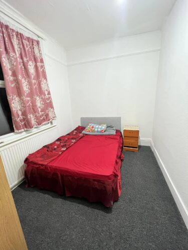 Chirie Cameră Single Medie În Ilford, Londra • Anunturi UK